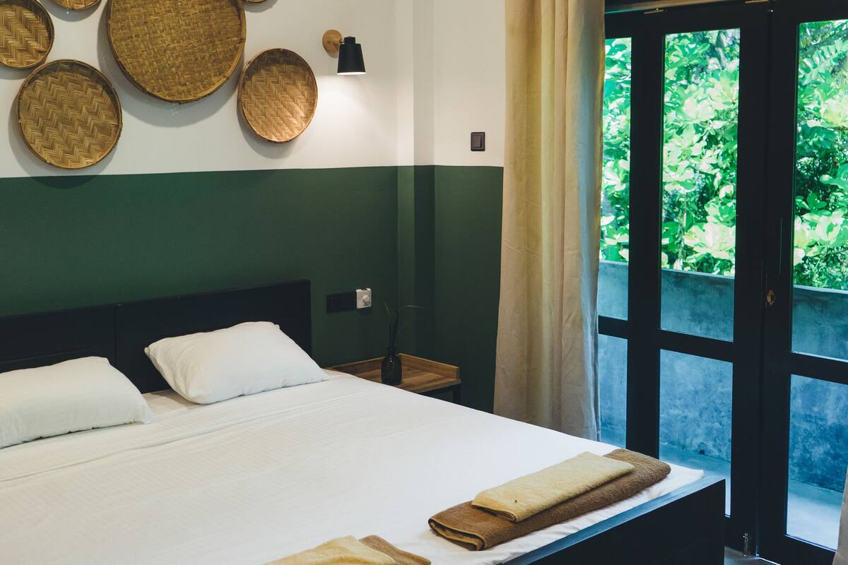 Quarto Quádruplo Familiar, 1 quarto, varanda | 1 quarto, roupa de alta qualidade, secretária, Wi-fi grátis 
