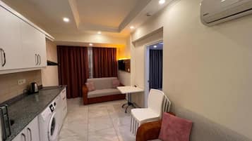 Apartamento família | Área de estar | TV LCD, pisos aquecidos