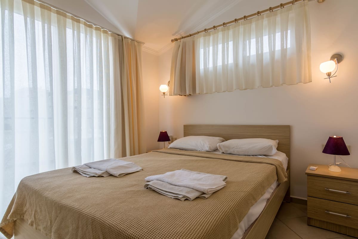 Villa Deluxe, 3 quartos | Roupa de alta qualidade, secretária, ferro/tábua de engomar