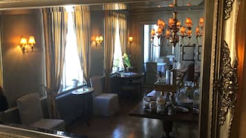 Café da manhã continental grátis todos os dias