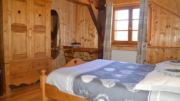 Quarto triplo (Hermine ) | Ferros/tábuas de passar roupa, Wi-Fi de cortesia, roupa de cama