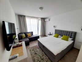 Secretária, Wi-fi grátis, roupa de cama fornecida 