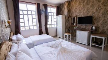 Quarto Twin Familiar | Minibar, cofre no quarto, secretária, quartos insonorizados