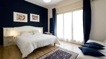 Quarto Clássico com Cama de Casal, vista para o jardim | Roupa de alta qualidade, minibar, secretária, Wi-fi grátis