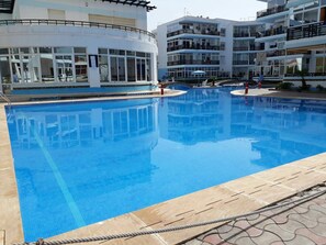 3 piscinas externas, espreguiçadeiras