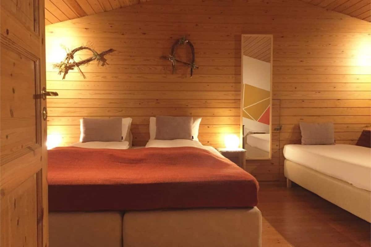 Quarto Triplo, casa de banho partilhada | Cortinas/cortinados opacos, ferro/tábua de engomar, Wi-fi grátis 