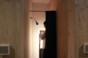 Dormitório Partilhado Standard, em dormitório misto, não fumadores | Secretária, cortinas/cortinados opacos, ferro/tábua de engomar