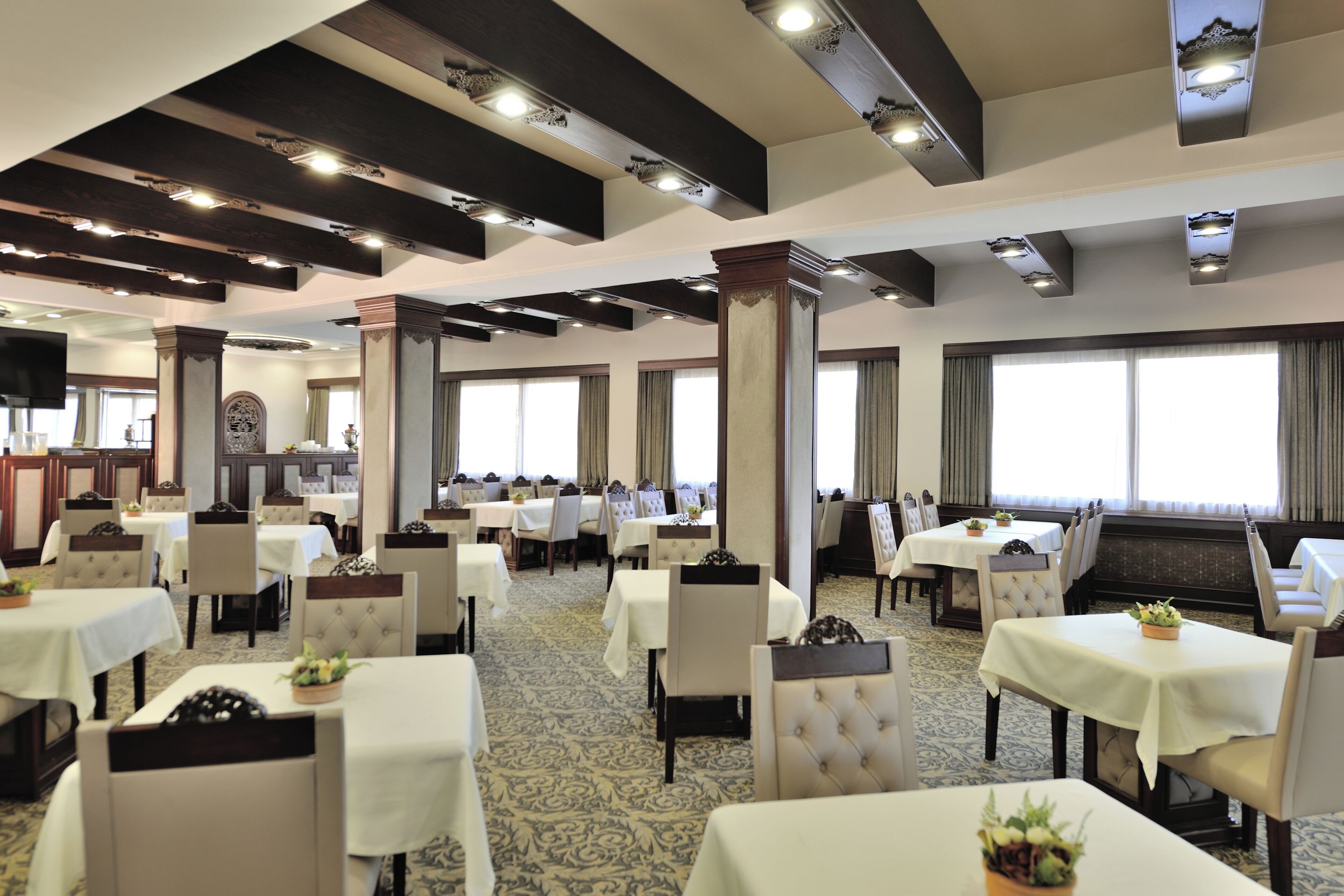 Café da manhã com buffet grátis todos os dias