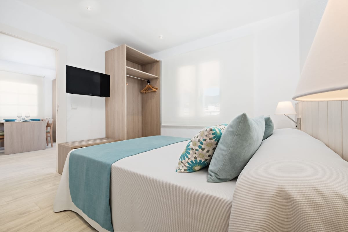 Escrivaninha, Wi-Fi de cortesia, roupa de cama