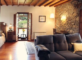 Suíte, sacada, vista para o vale | Escrivaninha, quartos à prova de som, Wi-Fi de cortesia, roupa de cama