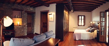 Suíte, sacada, vista para o vale | Escrivaninha, quartos à prova de som, Wi-Fi de cortesia, roupa de cama