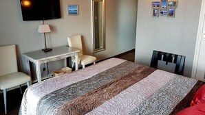 Quarto Duplo Standard, 1 cama queen-size, não fumadores, varanda | Wi-fi grátis, roupa de cama fornecida 
