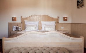 Quarto triplo conforto, várias camas | Frigobar, cofres nos quartos, quartos à prova de som