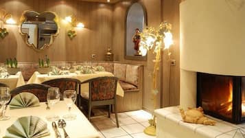 Pequenos-almoços e jantares servidos, incluindo cozinha alemã