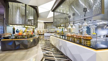 4 restaurantes, pequenos-almoços servidos, cozinha internacional