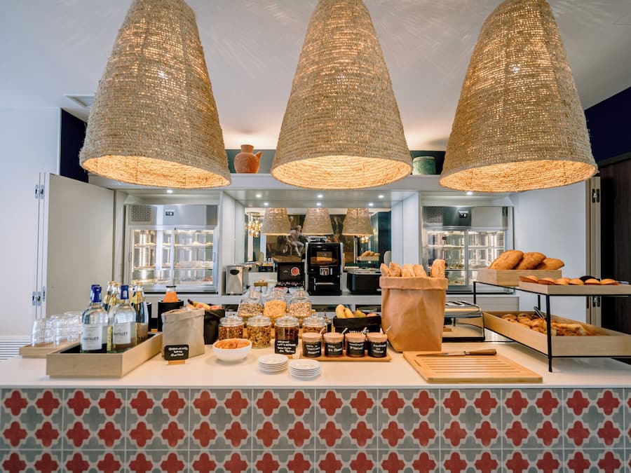 Pequeno-almoço tipo buffet diário (18 EUR por pessoa)