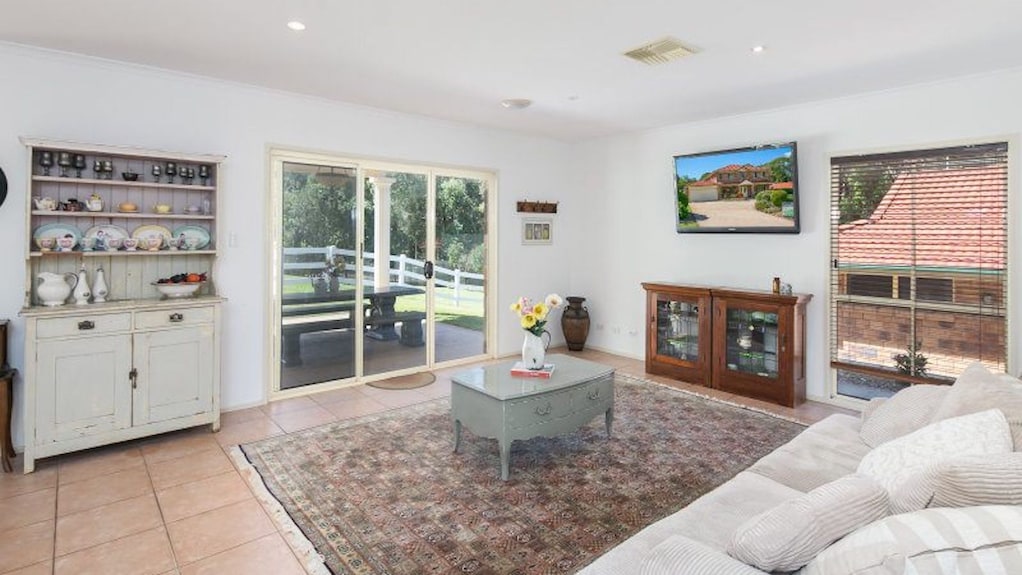 Country Elegance-brisbane Acreage With Pool! 30 Min Brisbane/gold Coast -