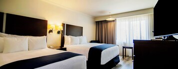 Quarto superior, 2 camas de casal, para não fumantes | Cofres nos quartos, escrivaninha, ferros/tábuas de passar roupa