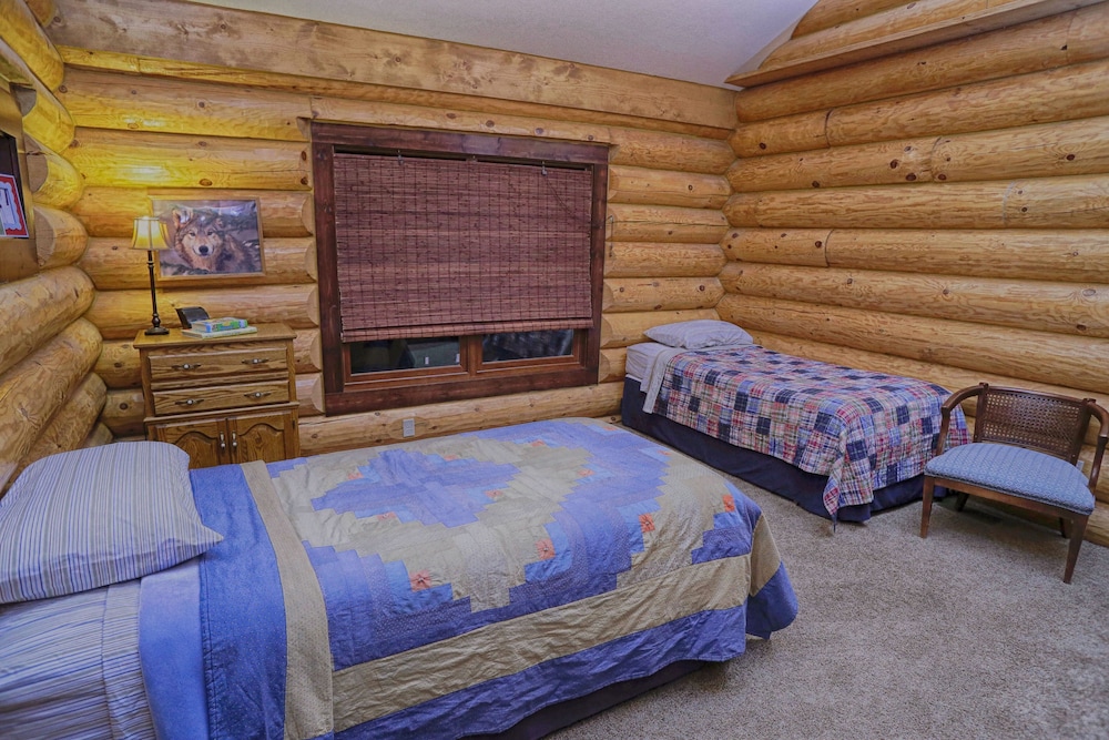Magical Black Hills. Don't Stay In Just Any House. Stay In A True Log Home! - Lead, SD