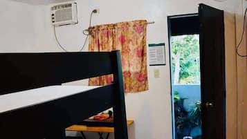 Quarto família (Sabang) | Escrivaninha, Wi-Fi de cortesia