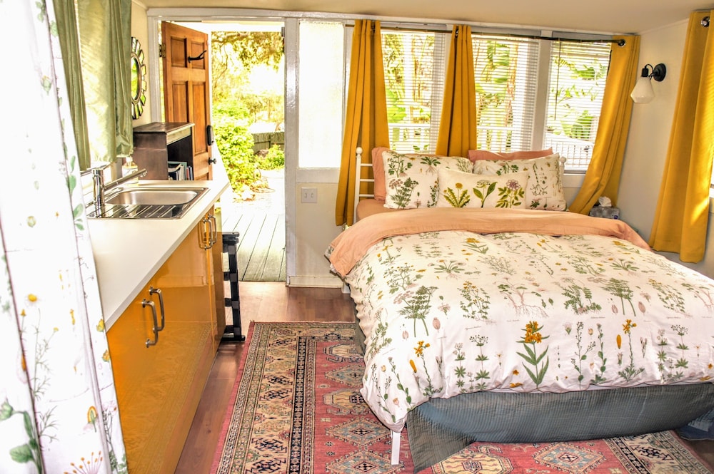 Retraite Garden Party Avec Art, Antiquités, Une Bibliothèque, Un Steinway, Animaux Acceptés! - Santa Barbara, CA