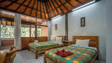 Quarto casal básico, 1 quarto, vista para o jardim | Cofres nos quartos, escrivaninha, Wi-Fi de cortesia