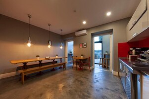 Pequeno-almoço tipo buffet diário (12.90 EUR por pessoa)