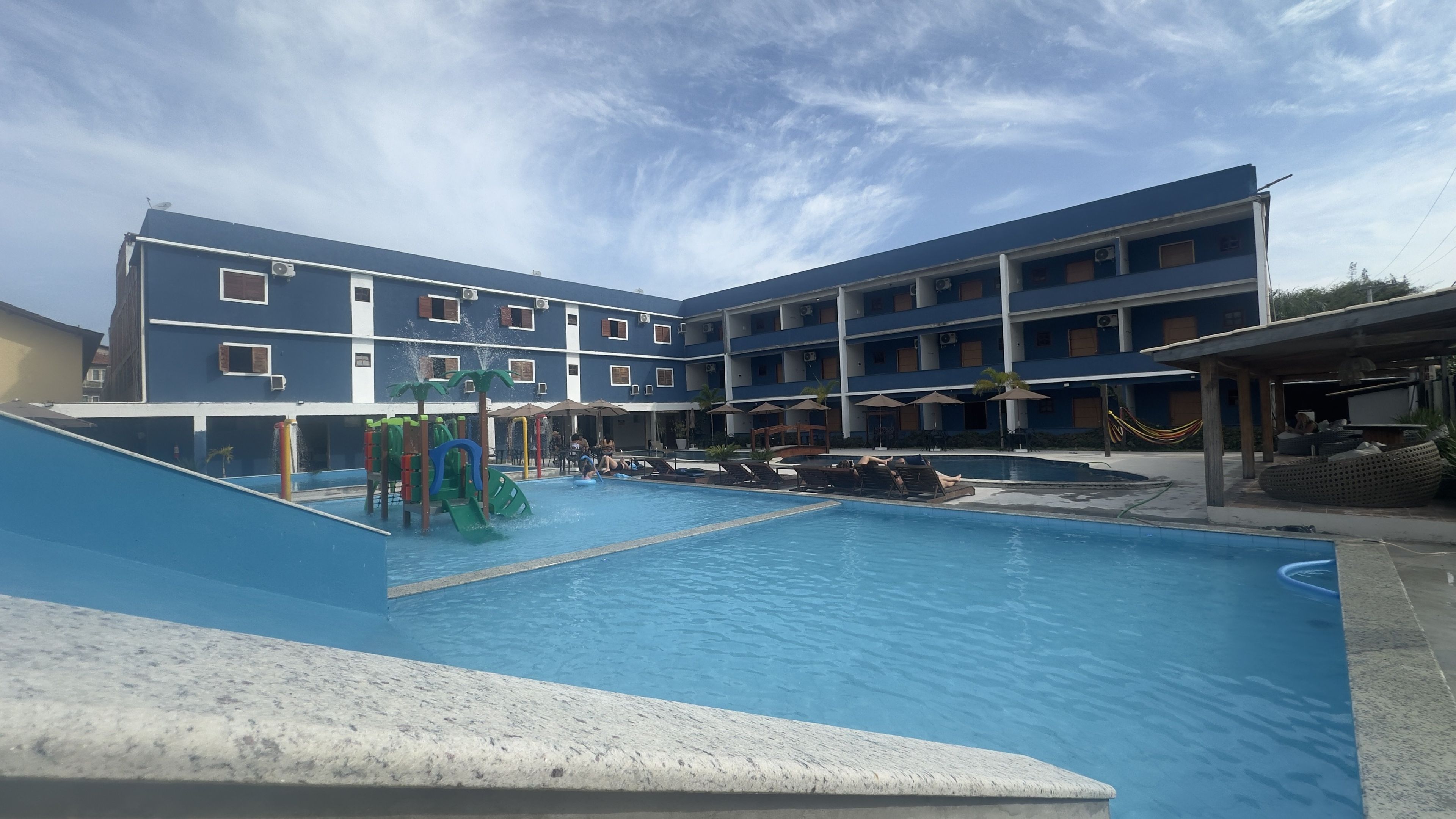 Piscina com cascata