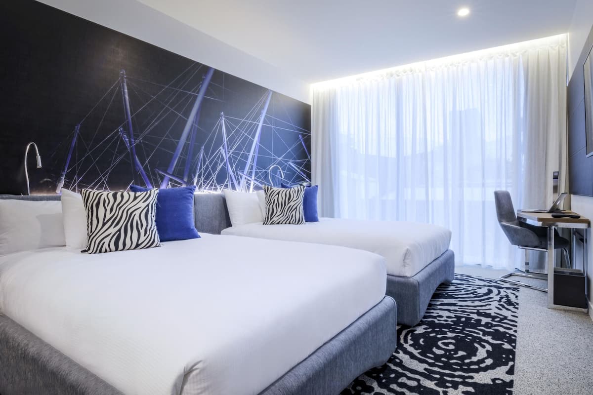 Quarto casal standard ('N' Room) | Roupas de cama antialérgicas, frigobar, cofres nos quartos, escrivaninha