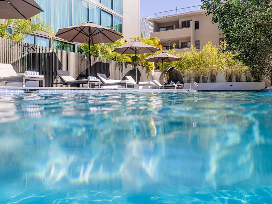 Quarto premier, 1 cama King, acesso à piscina | Roupas de cama antialérgicas, frigobar, cofres nos quartos, escrivaninha