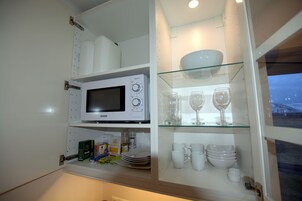 Cabana de Madeira Panorâmica, 1 cama queen-size, kitchenette, vista para o lago | Micro-ondas