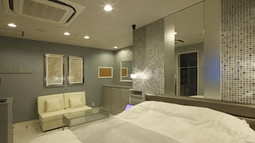 Quarto Duplo Deluxe | Minibar, com decoração personalizada, com mobília individualizada