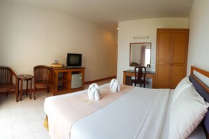Quarto superior | Cofres nos quartos, escrivaninha, Wi-Fi de cortesia, roupa de cama