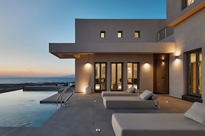 Majestic Villa with Private Pool & Sunset view | Terraço/pátio
