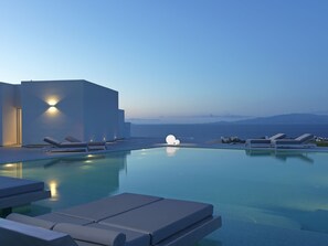 Quarto premium, vista para o mar, ao lado da piscina | 1 quarto, roupas de cama premium, cofres nos quartos