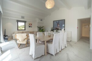 Apartamento | Área de estar | TV de tela plana