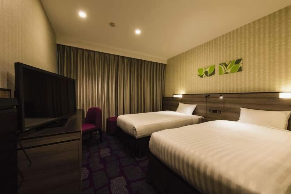 Cortinas/cortinados opacos, Wi-fi grátis, roupa de cama fornecida