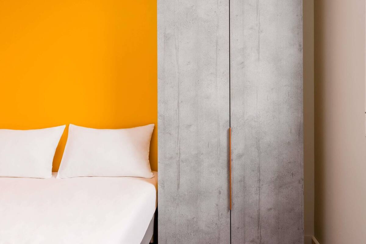 Wi-fi grátis, roupa de cama fornecida