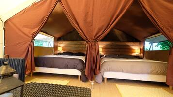 Quartos insonorizados, roupa de cama fornecida