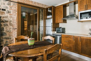 Apartamento, casa de banho anexa (BajoRústico) | Cozinha privada | Uma chaleira elétrica 
