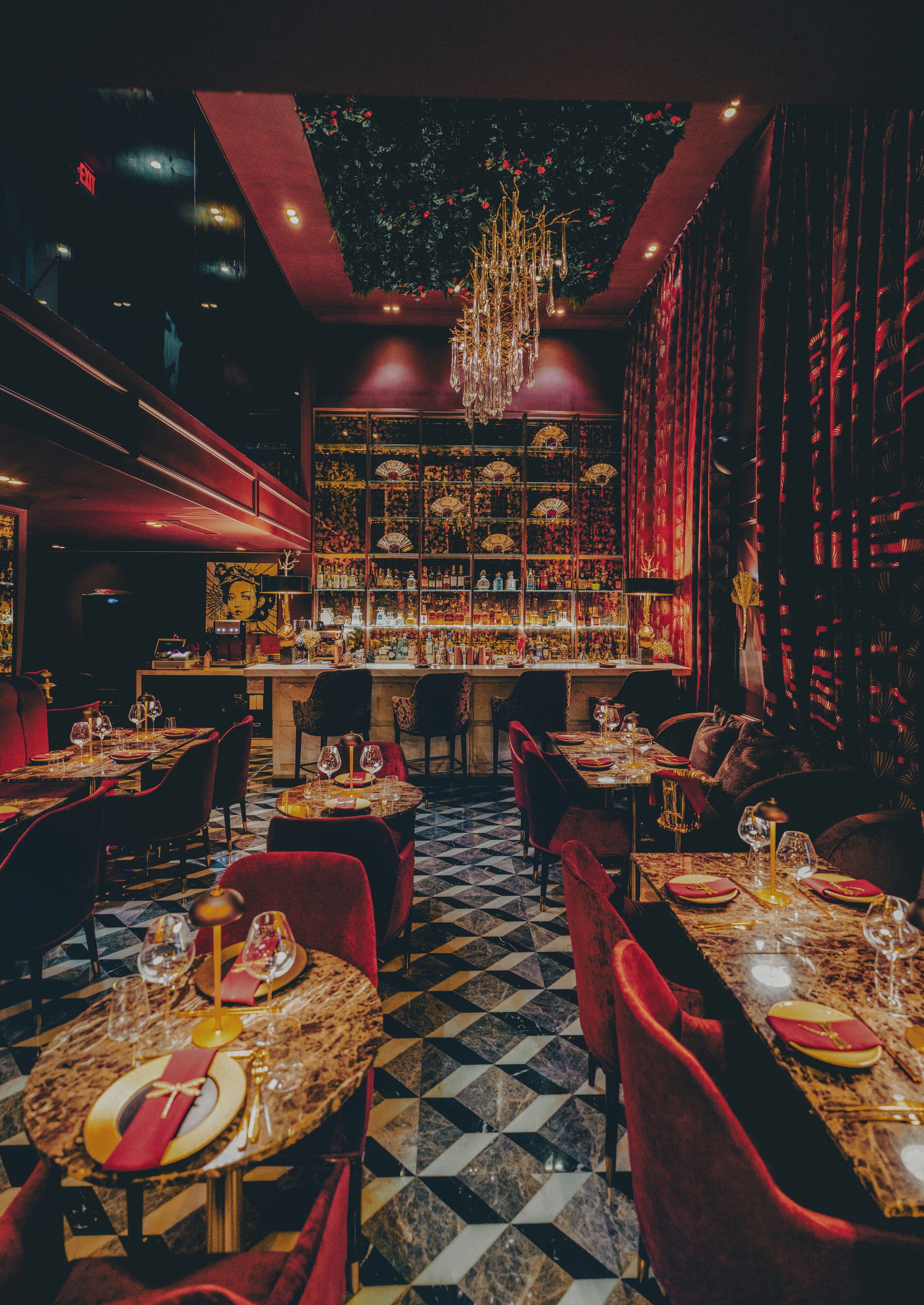 2 restaurantes, cozinha local e internacional 