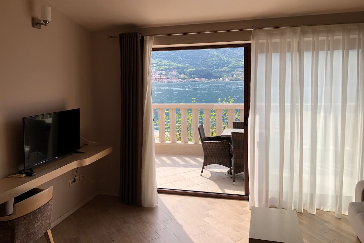 Apartamento Superior, 1 quarto, vista para o mar | Roupa de alta qualidade, cofre no quarto, secretária