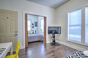 Televisor de ecrã plano de 54 polegadas com canais por cabo, televisor 