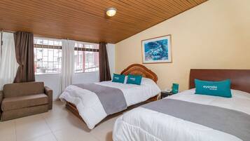 Quarto Triplo Standard | Secretária, Wi-fi grátis, roupa de cama fornecida