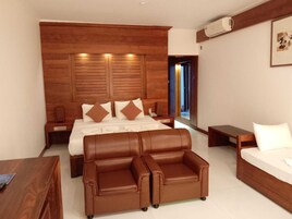 Quarto Triplo Superior | Lençóis de algodão egípcio, roupa de alta qualidade, cofre no quarto 