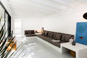 Villa, 5 quartos | Sala de estar | Televisor LCD 