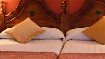 Quarto Duplo para 1 Pessoa | Secretária, Wi-fi grátis, roupa de cama fornecida