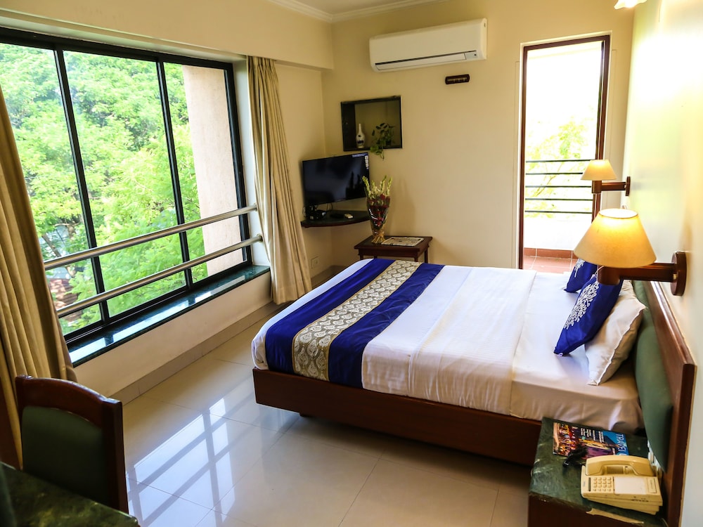Hotel Lotus - Pune