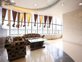 Área de estar no saguão