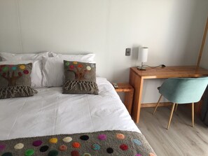 Quarto Duplo Standard, 1 cama de casal | Secretária, ferro/tábua de engomar, roupa de cama fornecida